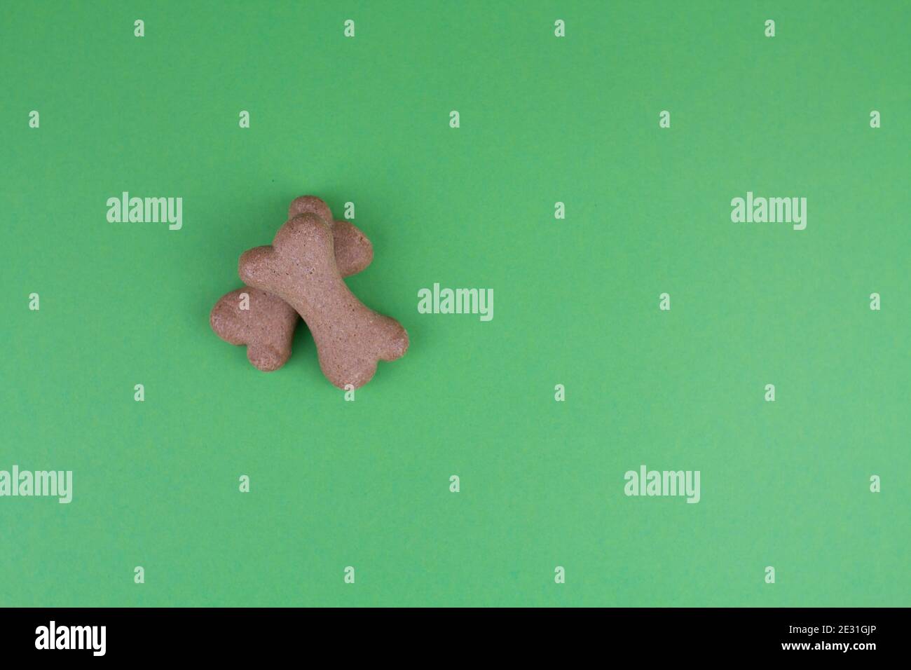 Green dog bones pattern hi-res stock photography and images - Alamy