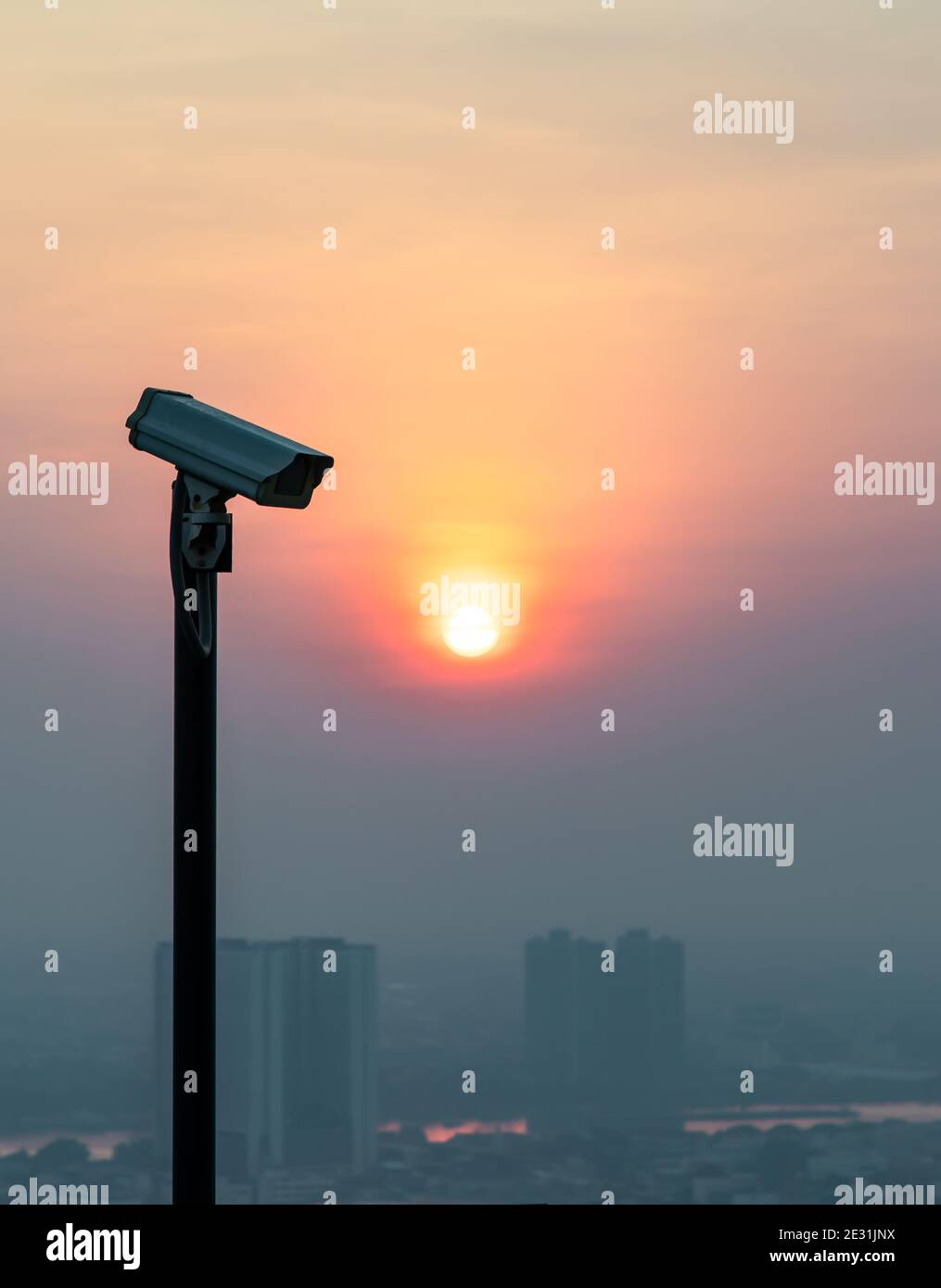 Sun shing hi-res stock photography and images - Alamy