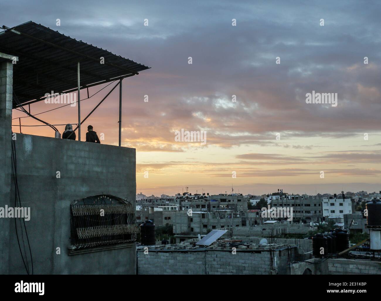 Gaza City, The Gaza Strip, Palestine. 16th Jan, 2021. Palestinians ...