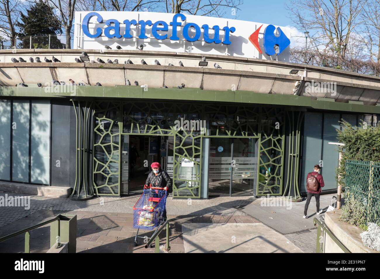 CARREFOUR HYPERMARKET, PARIS Stock Photo - Alamy