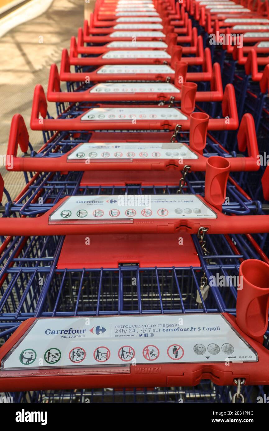 Carrefour brand hi-res stock photography and images - Alamy