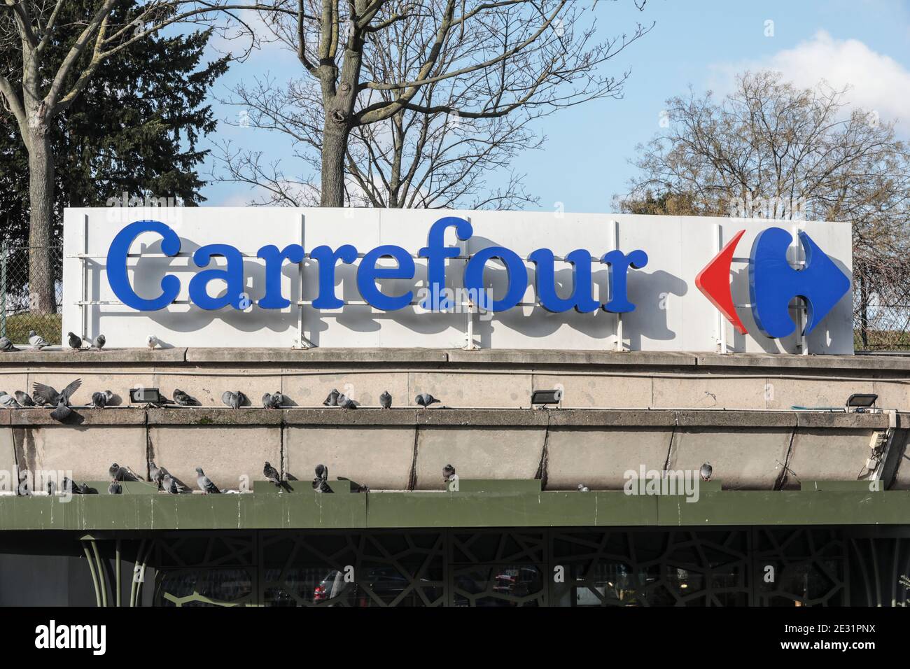 Carrefour brand hi-res stock photography and images - Alamy