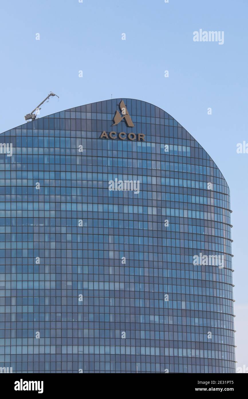 SEQUANA TOWER, ACCOR'S HEADQUARTERS, ISSY-LES-MOULINEAUX Stock Photo ...