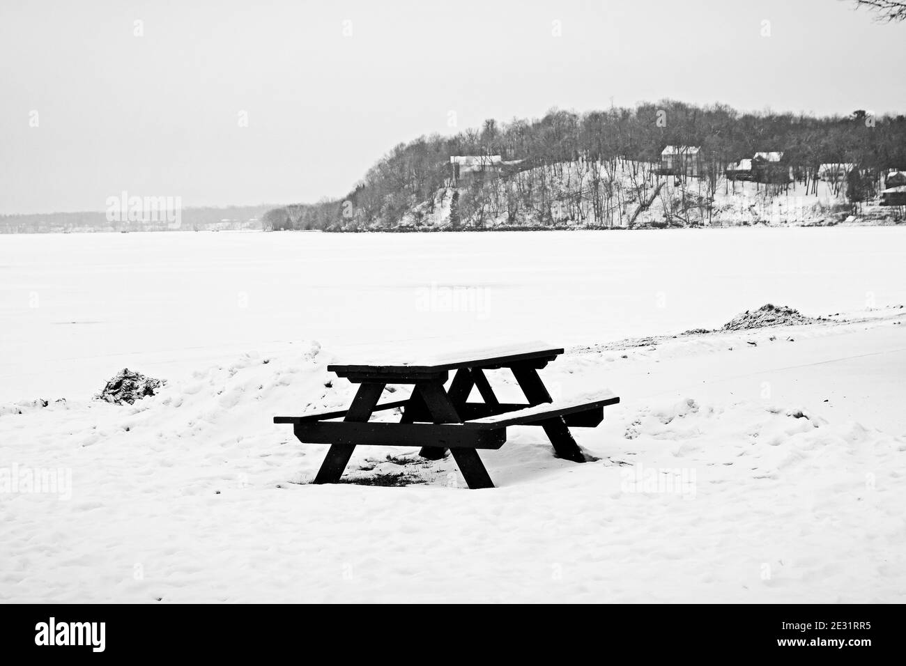 Wooden park table bench Black and White Stock Photos & Images - Alamy