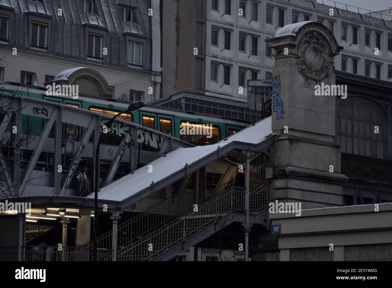 Paris metro in winter Stock Photo - Alamy