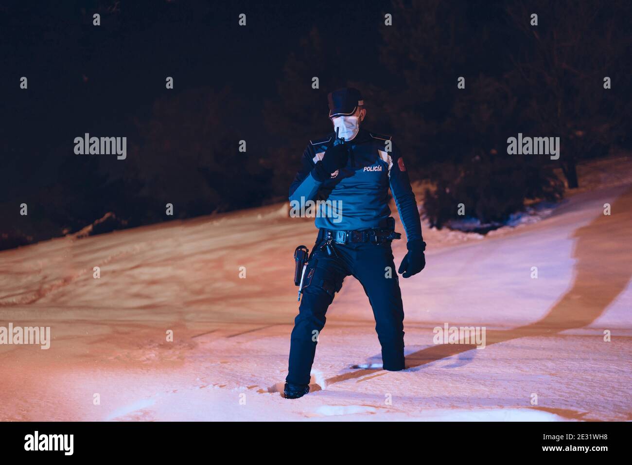 Policeman on emergency mission hi-res stock photography and images - Alamy