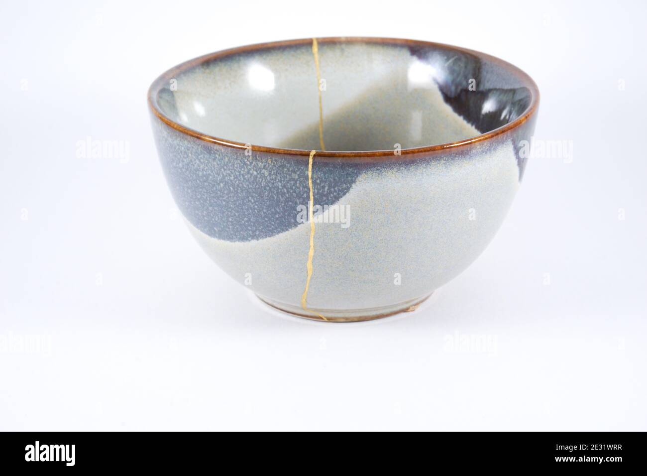 Kintsugi bowl, real gold restoration on grey pottery Stock Photo - Alamy
