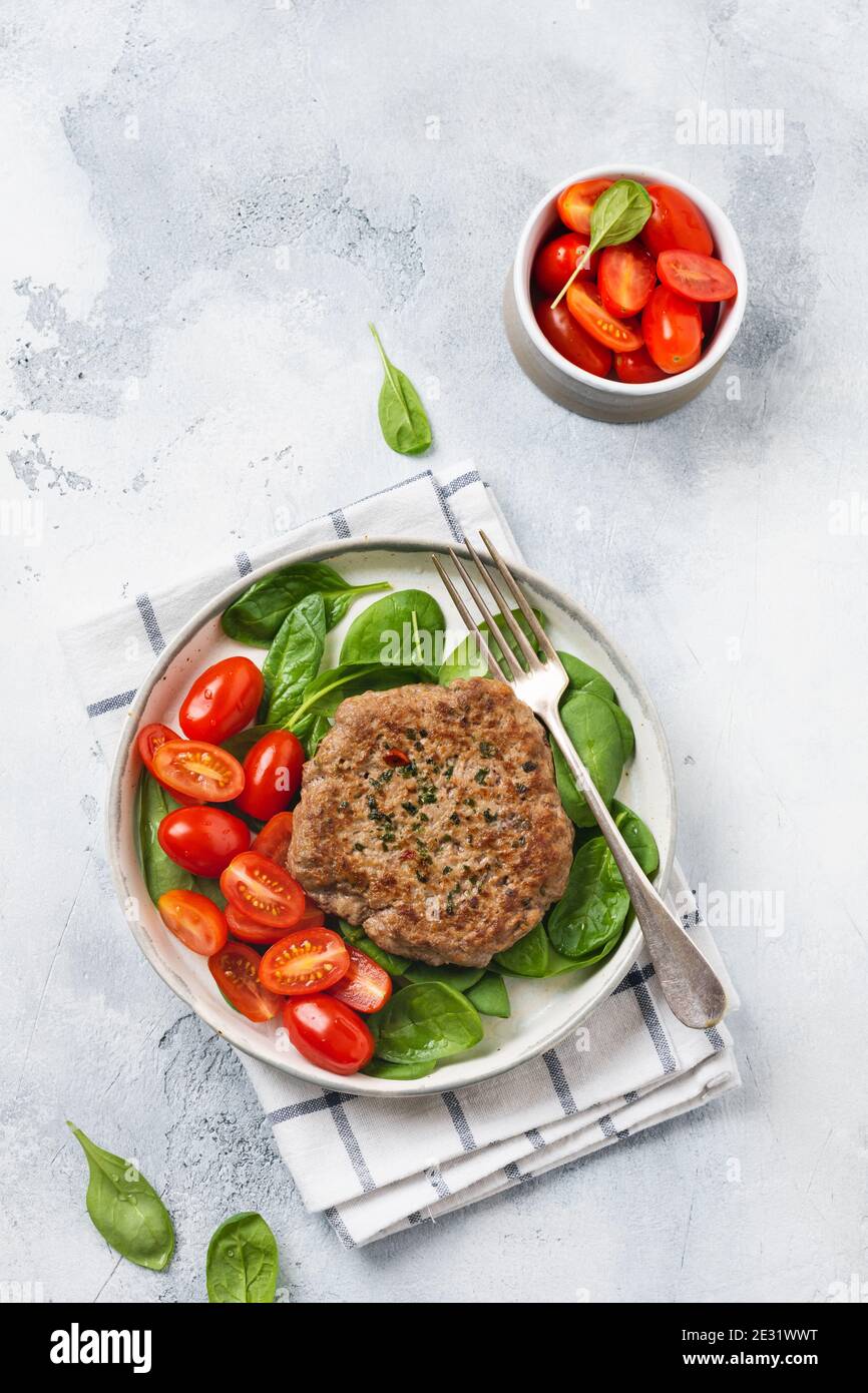 Grilled steak of beef with cherry tomatoes and spinach, garlic ...