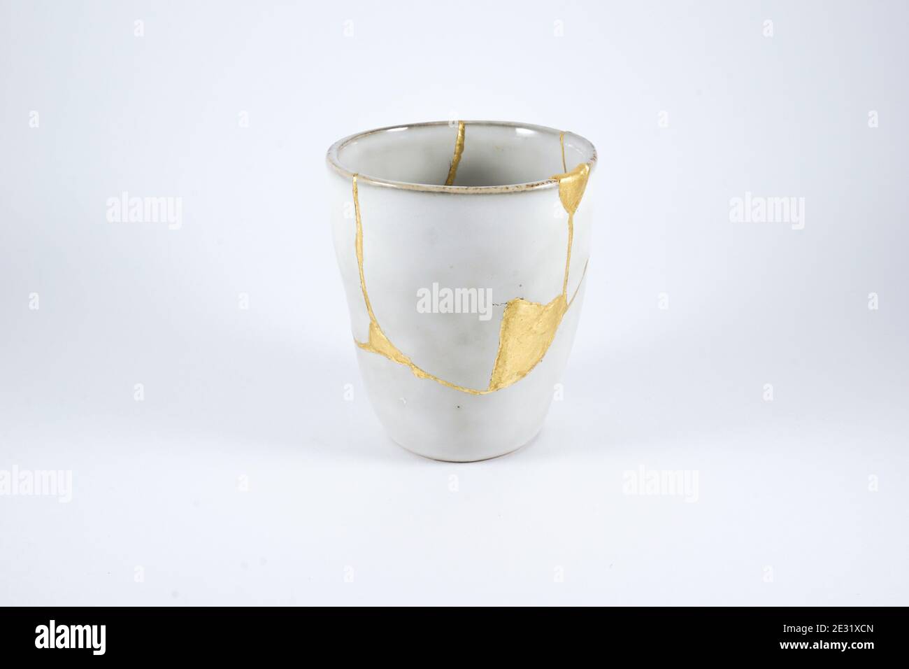 White Japanese kintsugi cup Stock Photo - Alamy