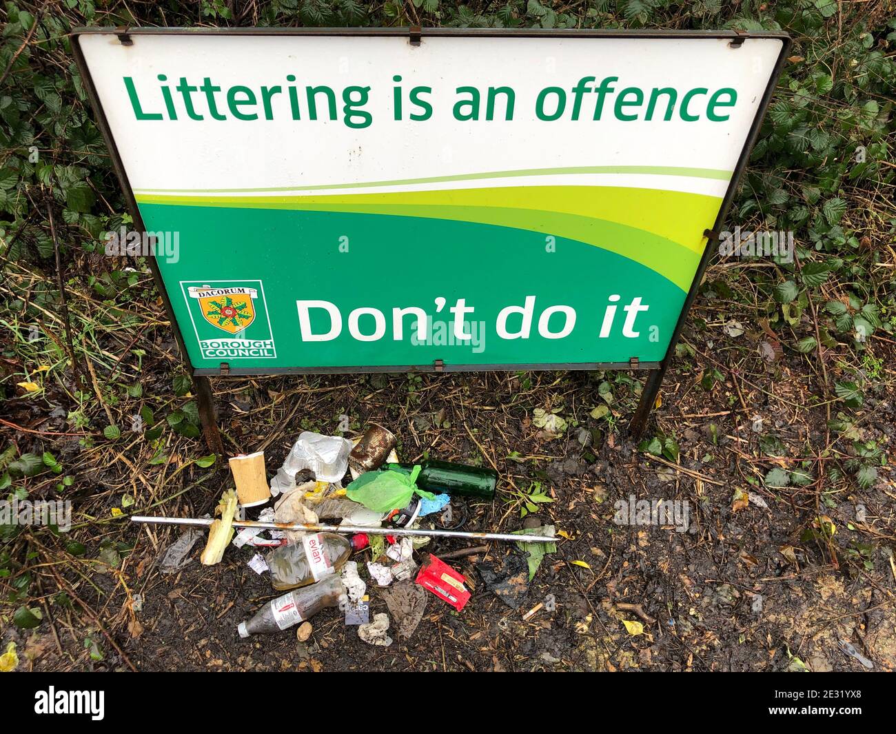 Anti littering sign hi-res stock photography and images - Alamy
