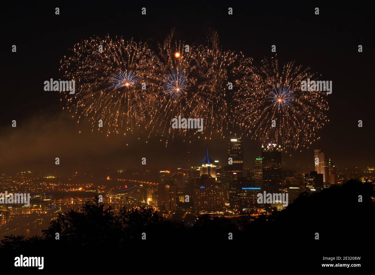 Fireworks over Pittsburgh on Independence Day, Pennsylvania, USA Stock ...