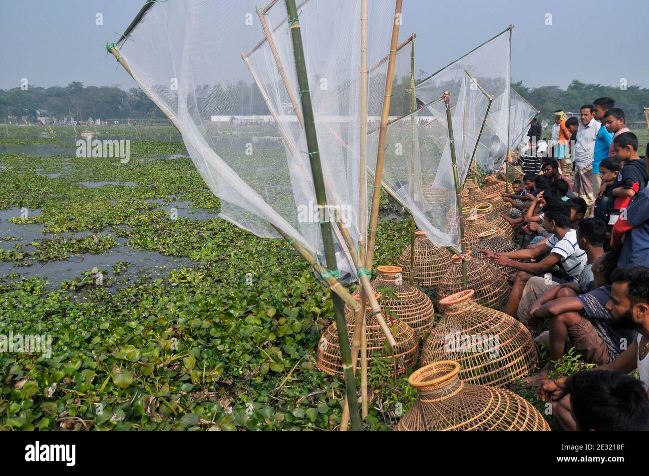 Children catching fish bangladesh hi-res stock photography and images ...