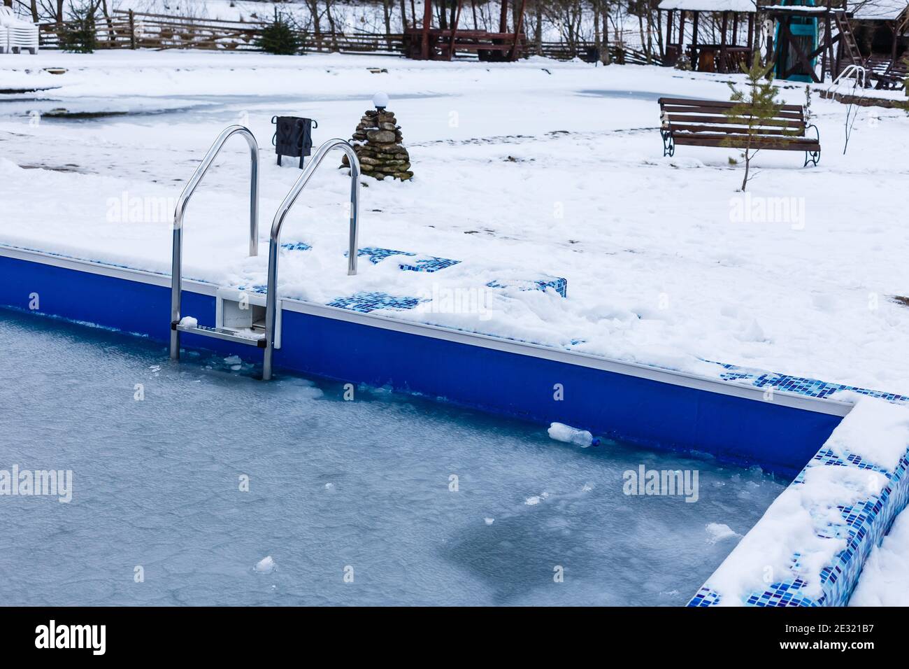 Open air swimming pool in the winter snowfall Stock Photo - Alamy