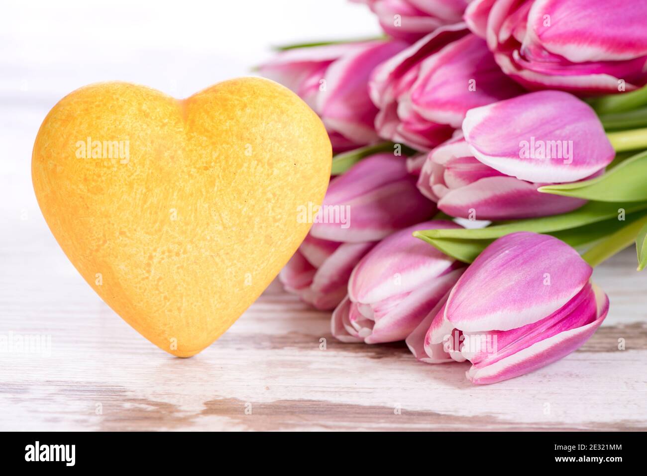 Arrangement bunch of flowers hi-res stock photography and images - Alamy