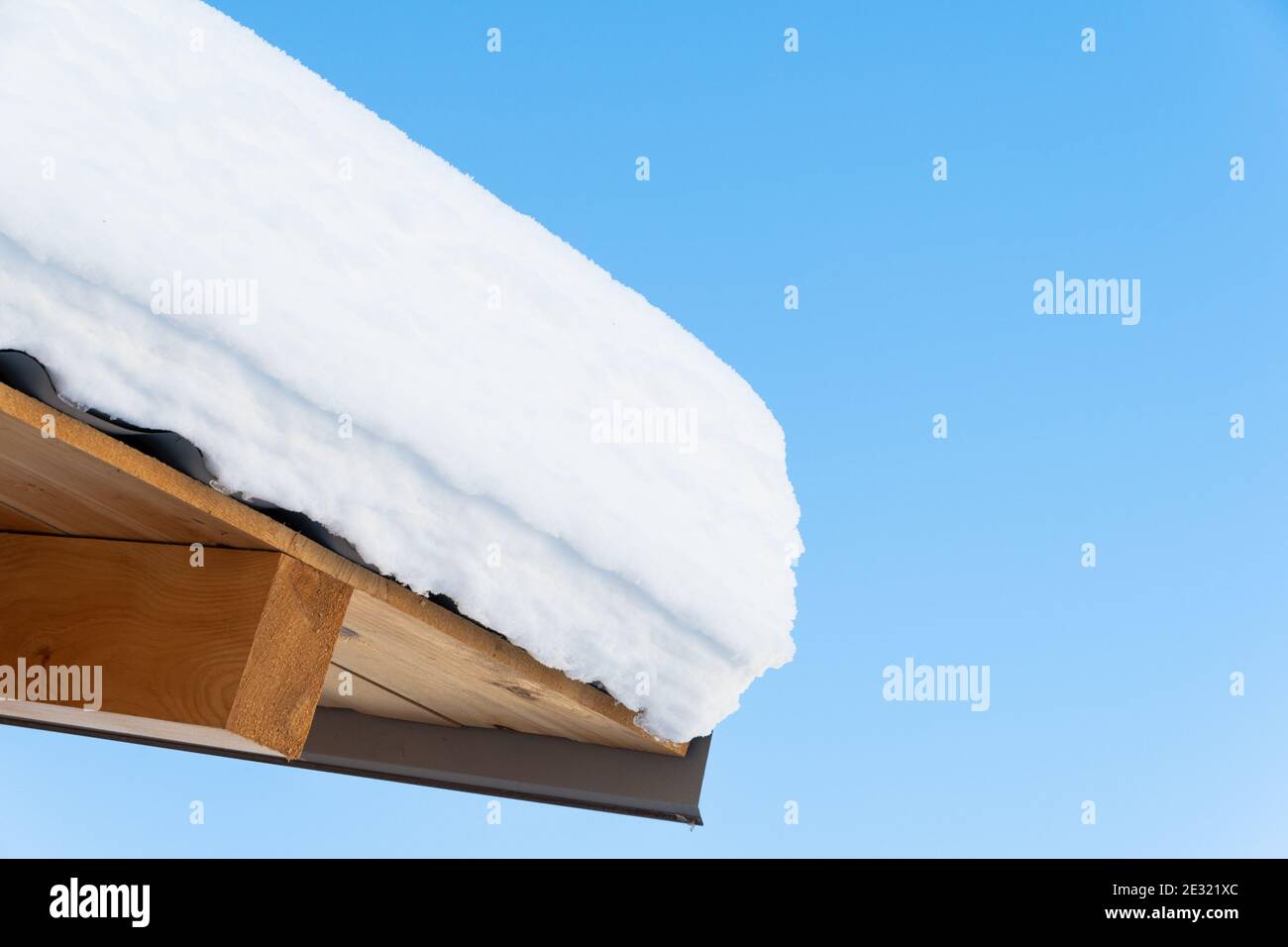 Frozen roof under snow in winter weather Stock Photo - Alamy