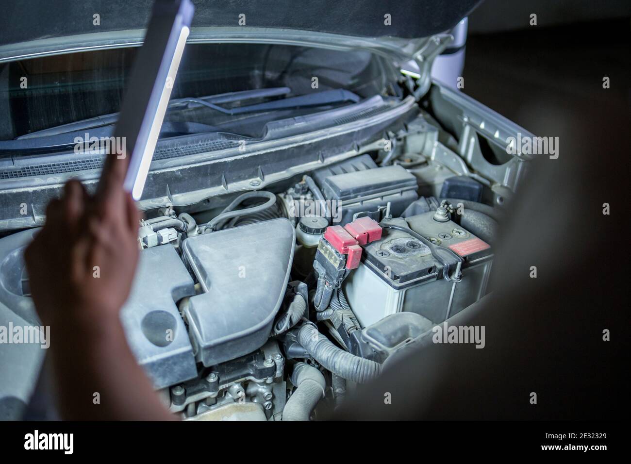 Japanese auto mechanic hi-res stock photography and images - Alamy