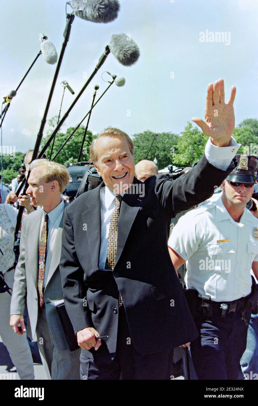 Bob dole 1996 hi-res stock photography and images - Alamy