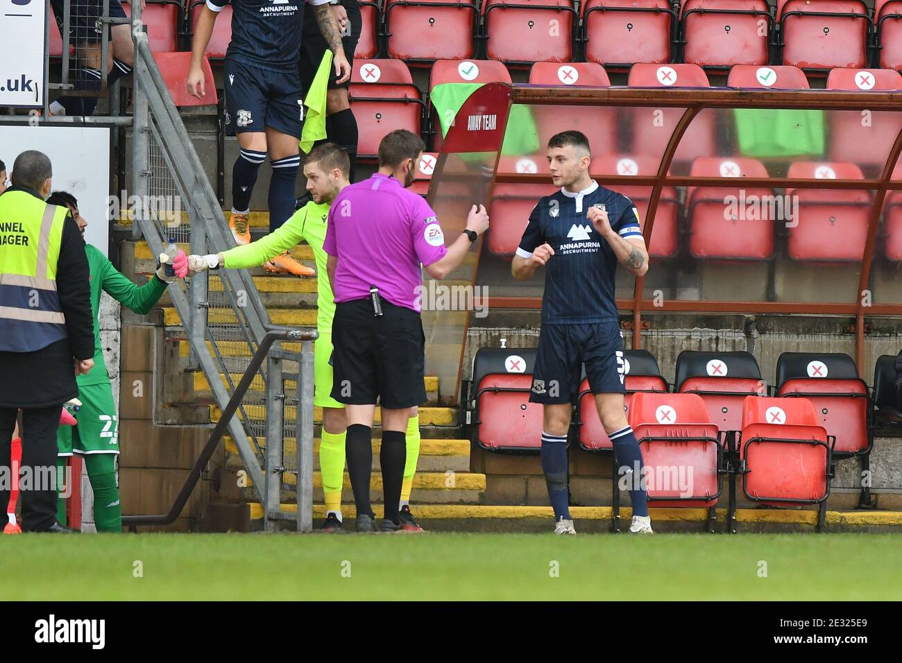 Referee brett huxtable hi-res stock photography and images - Alamy