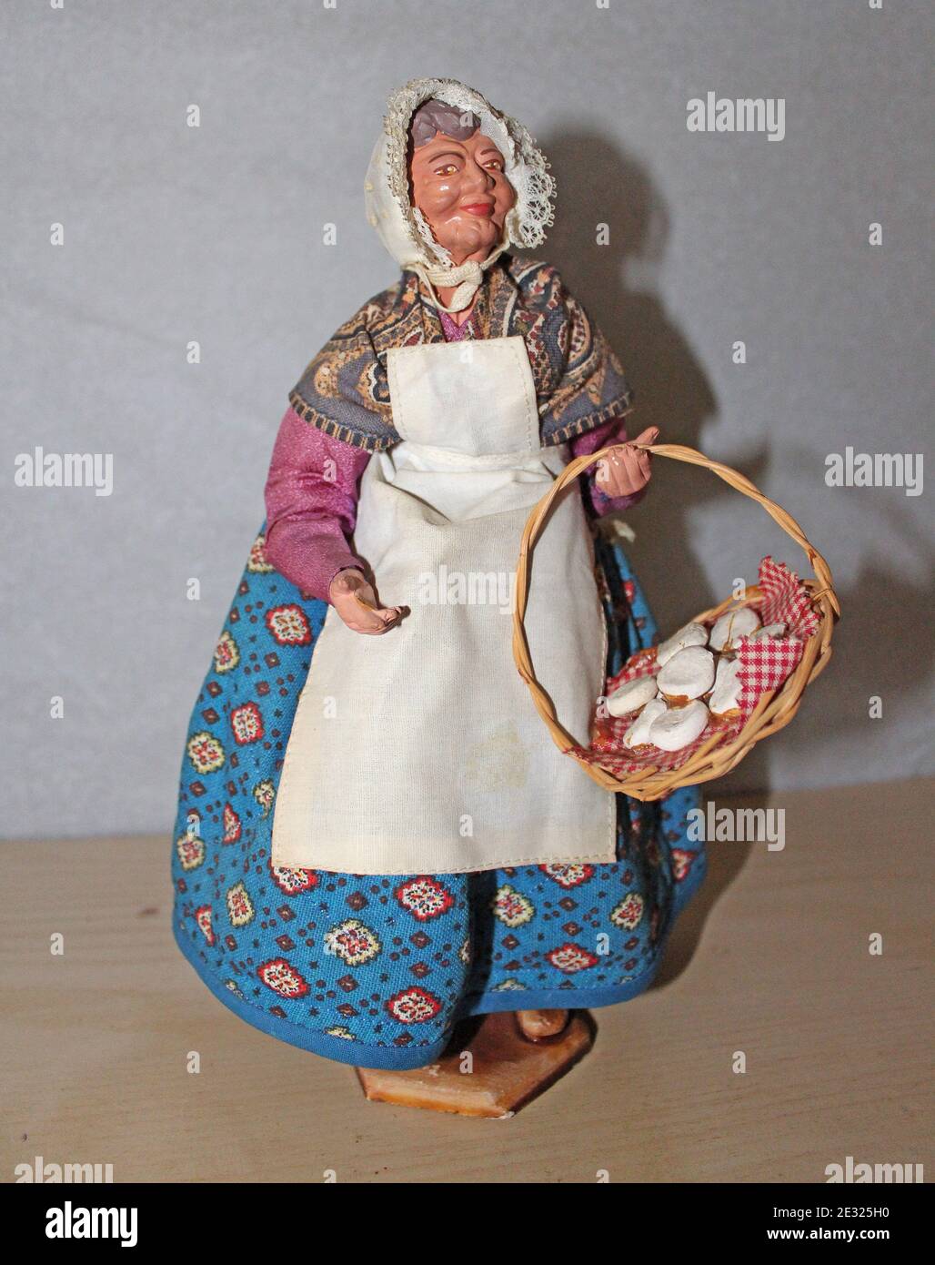 Santons de provence hi-res stock photography and images - Alamy