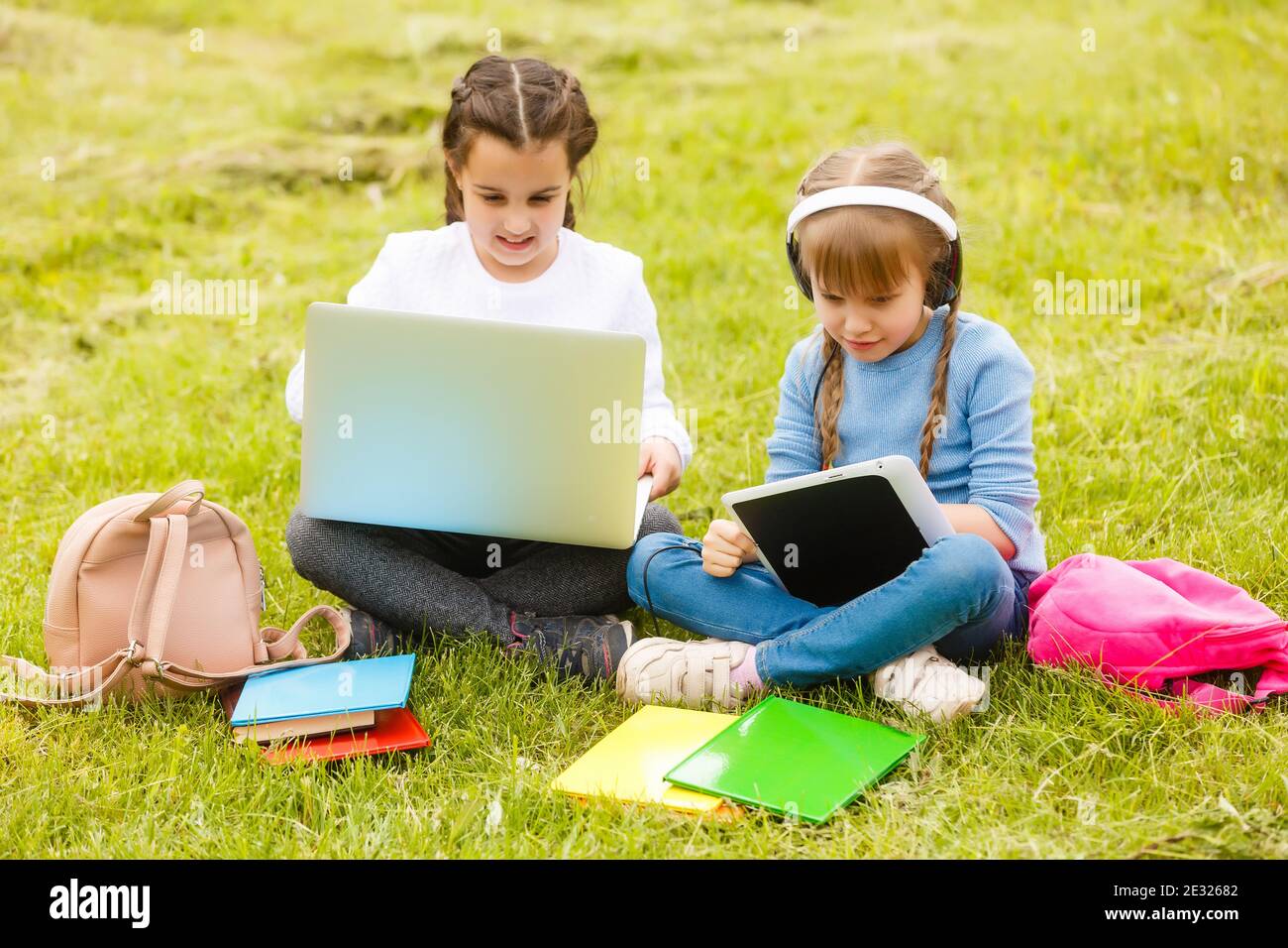 Teenage girls talking grass hi-res stock photography and images - Alamy
