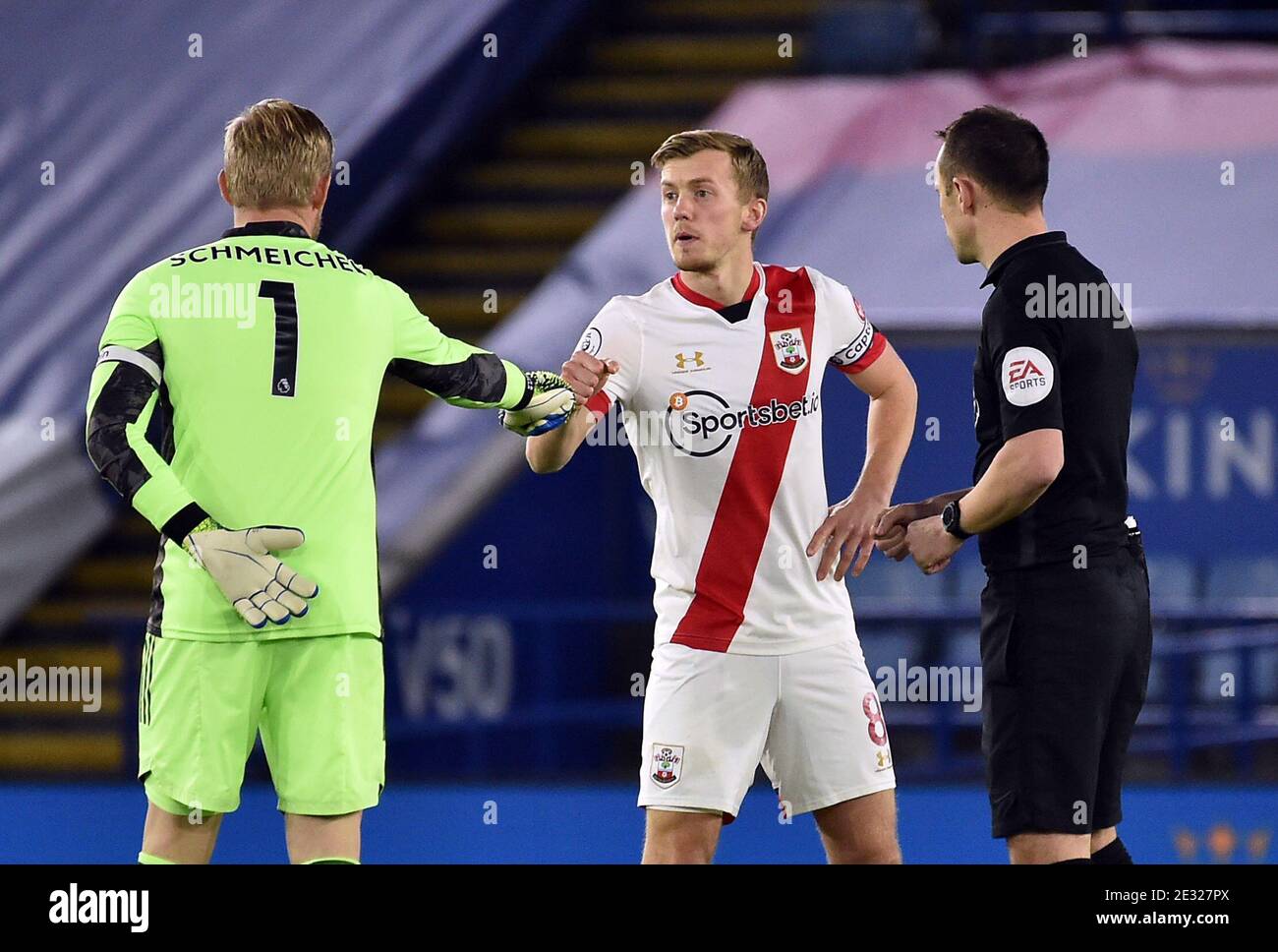 Southampton's James Ward-Prowse (right) and Leicester City goalkeeper ...