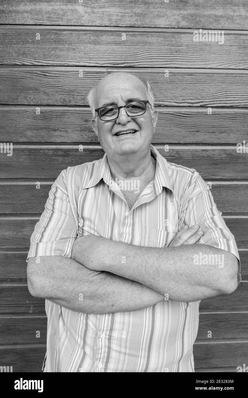 Overweight senior tourist man exploring around the city of Bangkok ...