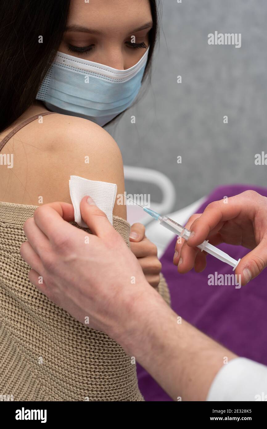 Woman squeezing man hand hi-res stock photography and images - Alamy