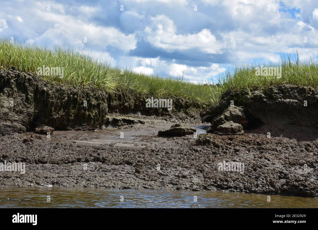 Thick mud and muck at the opening of an estuary Stock Photo - Alamy