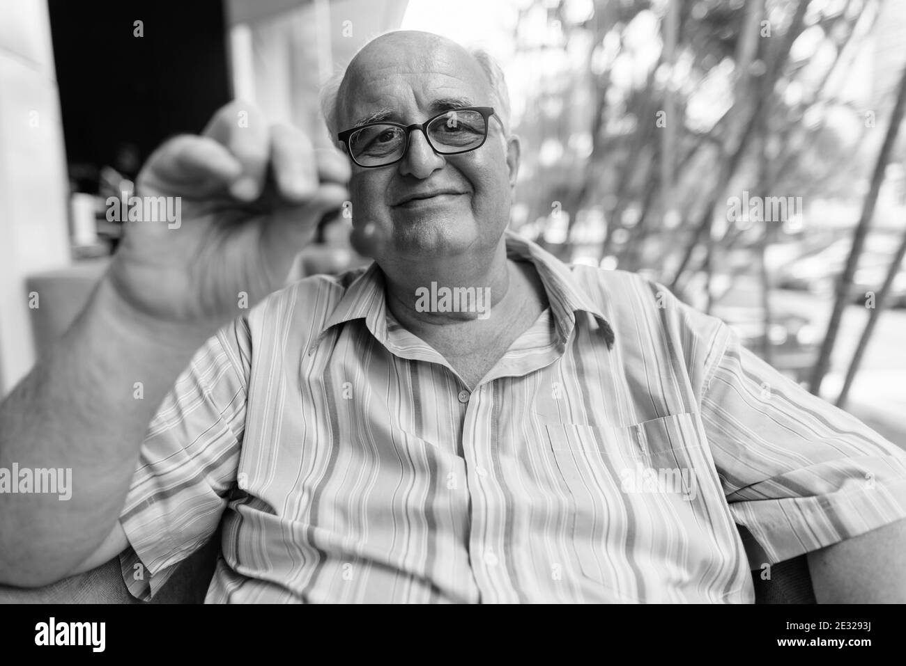 Overweight senior tourist man exploring around the city of Bangkok ...