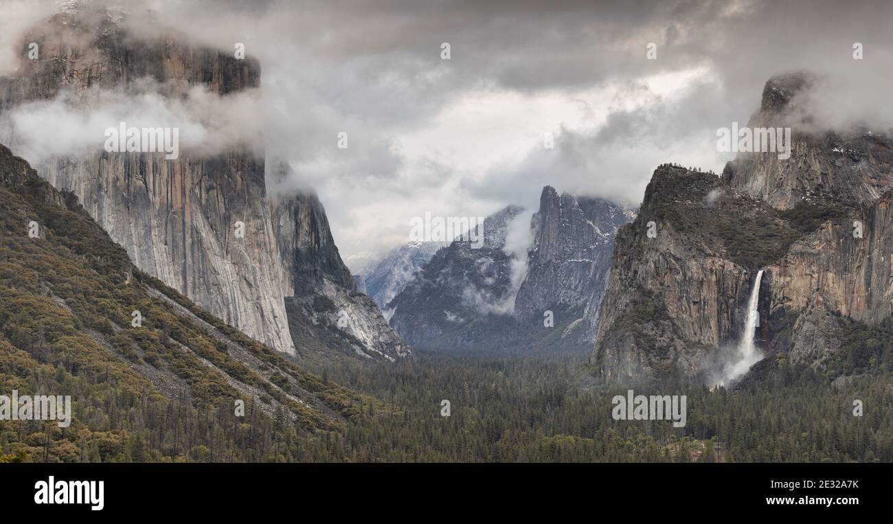 Yosemite National Park and Valley with the imposing El Capitan Stock ...