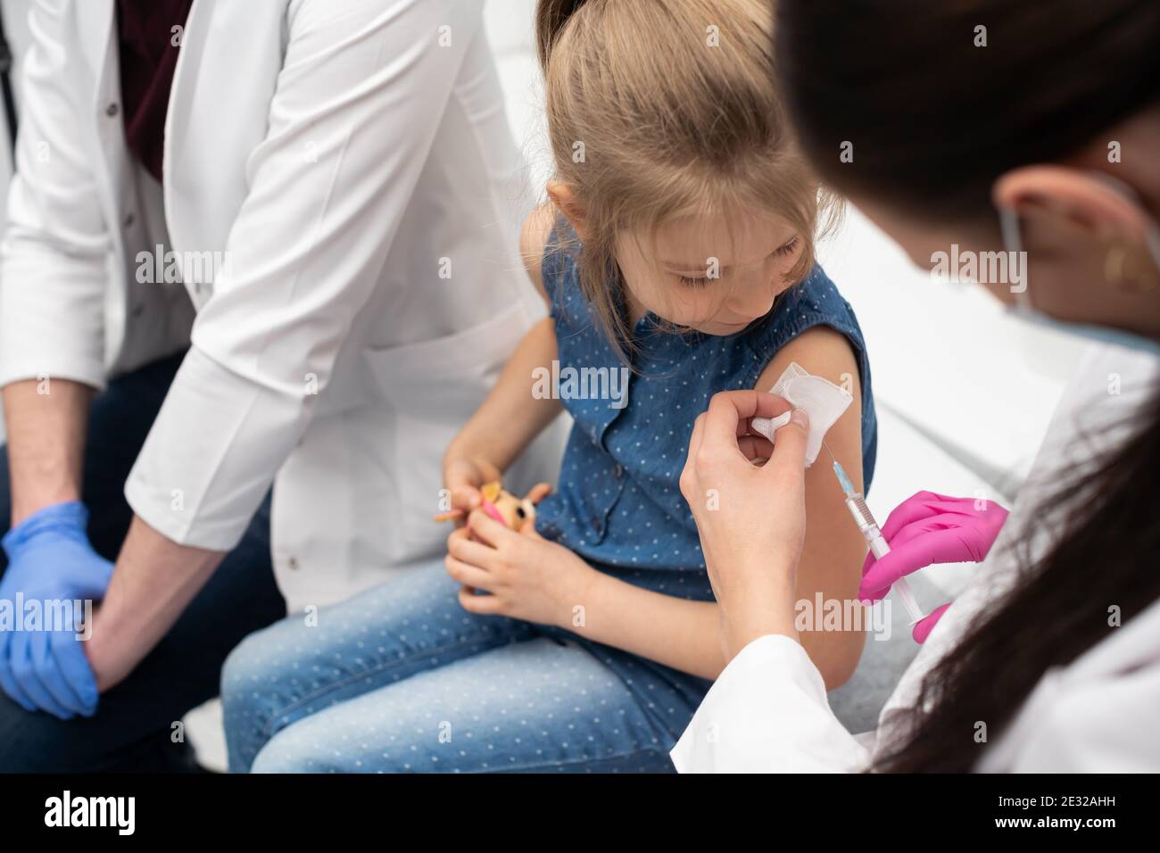 An apprentice from a medical university with a good approach to young ...