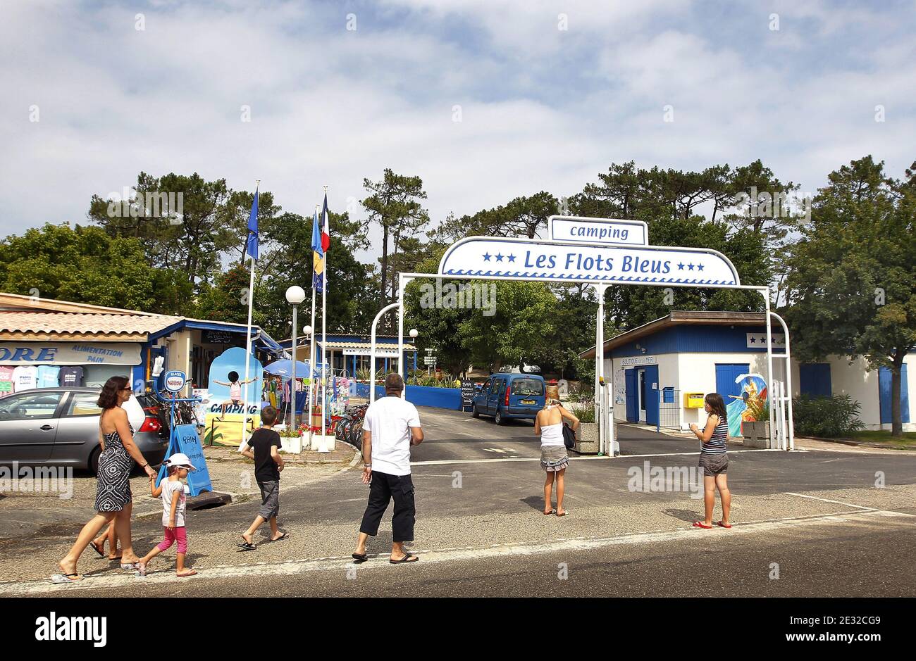 Suite au succes du film 'Camping 2', le camping des Flots Bleus, lieu ...