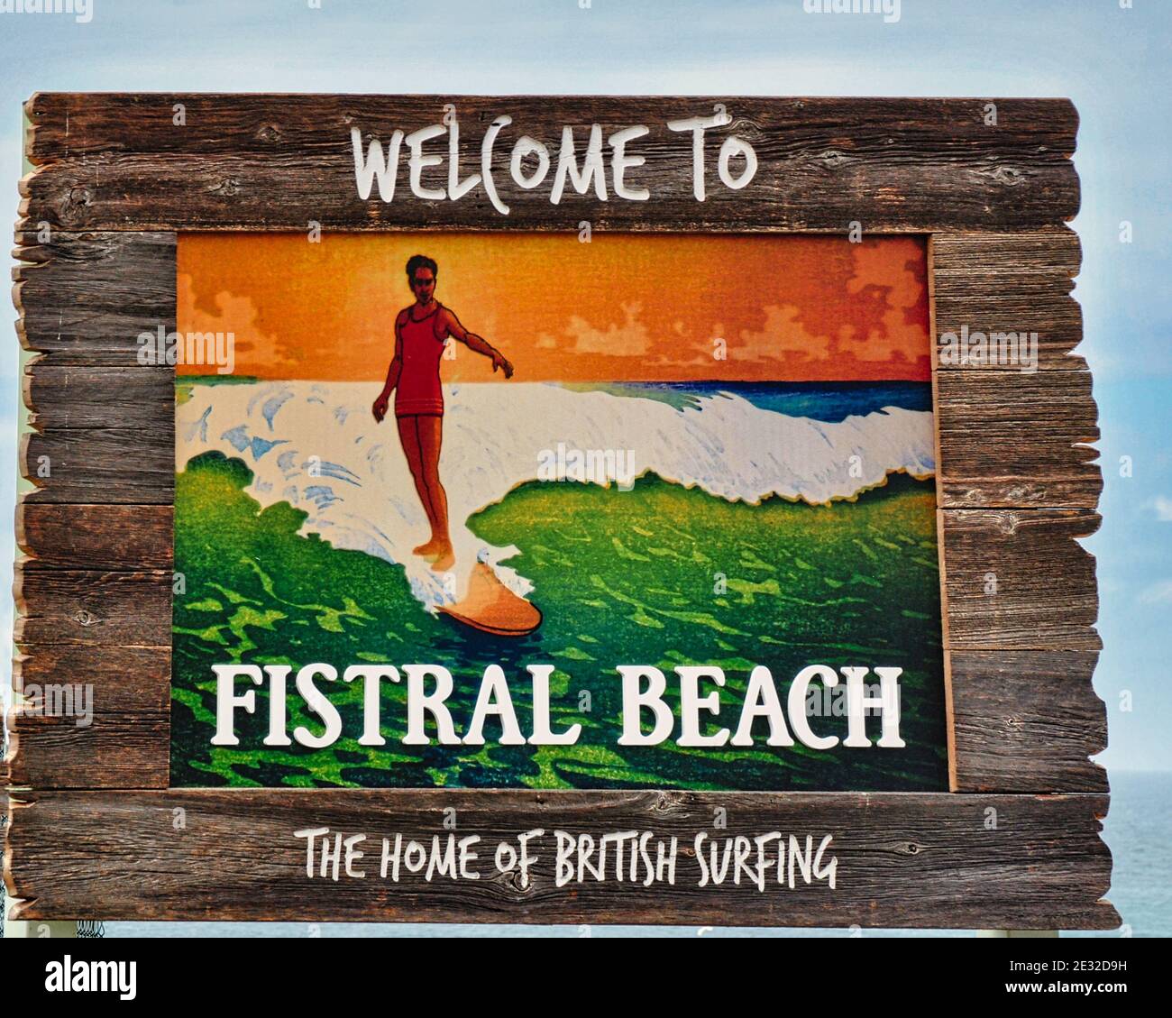 Welcome to Fistral beach wooden sign Stock Photo - Alamy