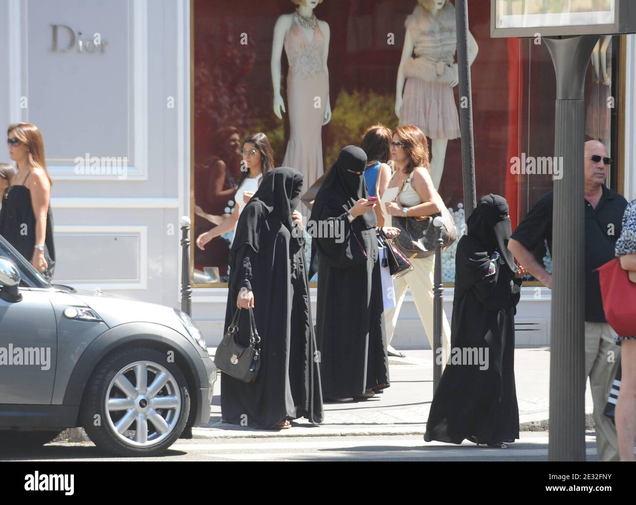 Burqa femme hi-res stock photography and images - Alamy