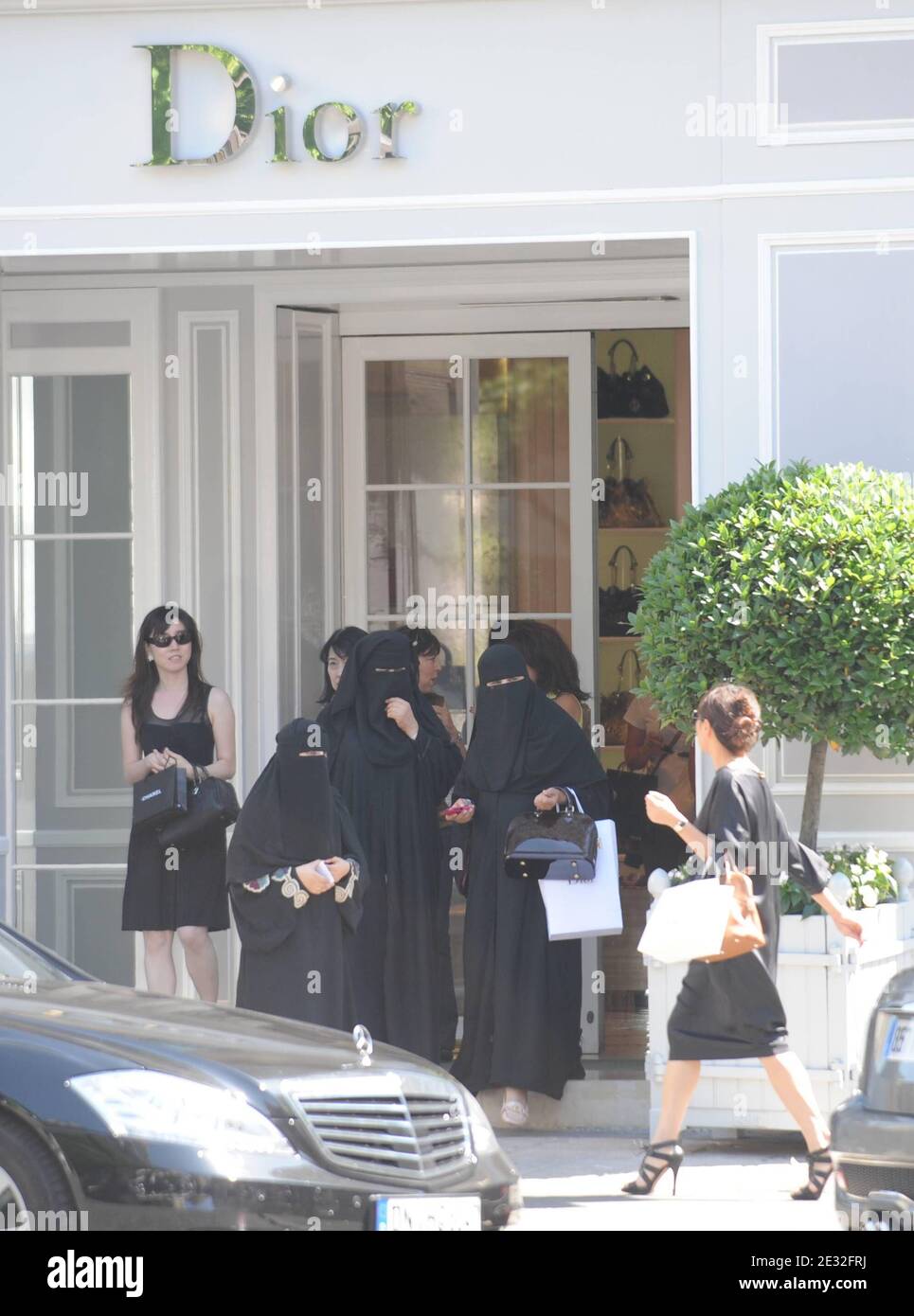 Illustration of women wearing full Islamic veil ( Burka or Niqab ) on ...