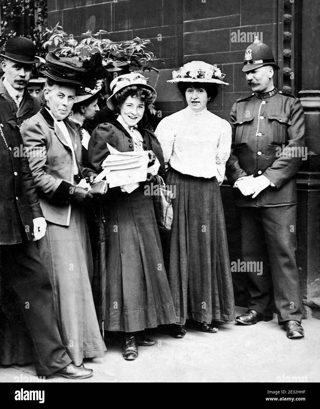 Mabel Capper and Fellow Suffragettes 1910 Stock Photo - Alamy