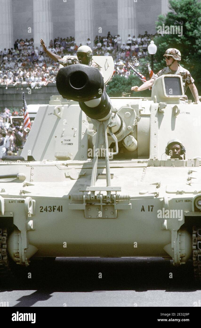 M109 howitzer National Victory Celebration Stock Photo - Alamy