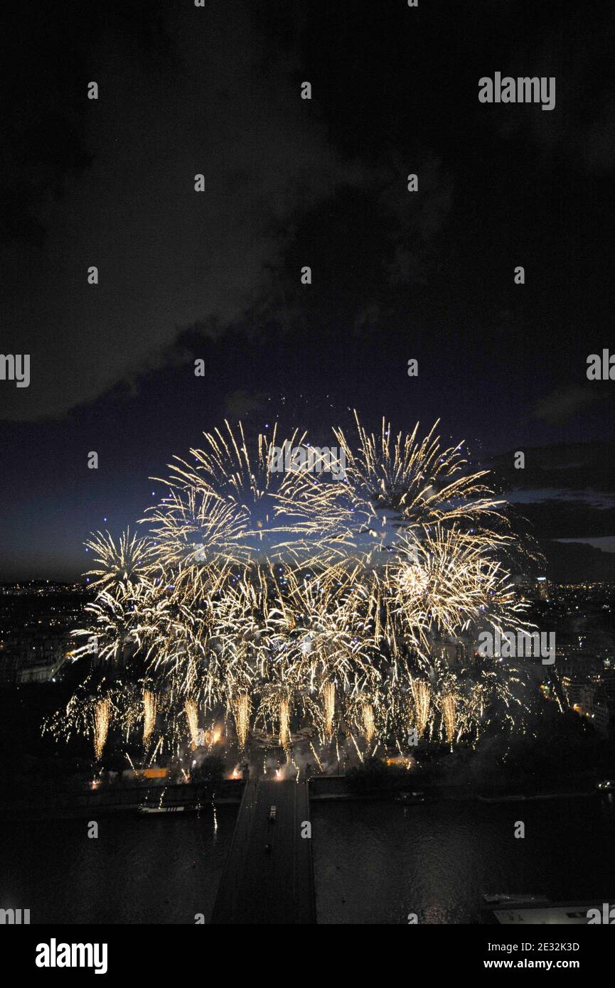 Fireworks pictured from the Eiffel Tower illuminate the Trocadero in ...