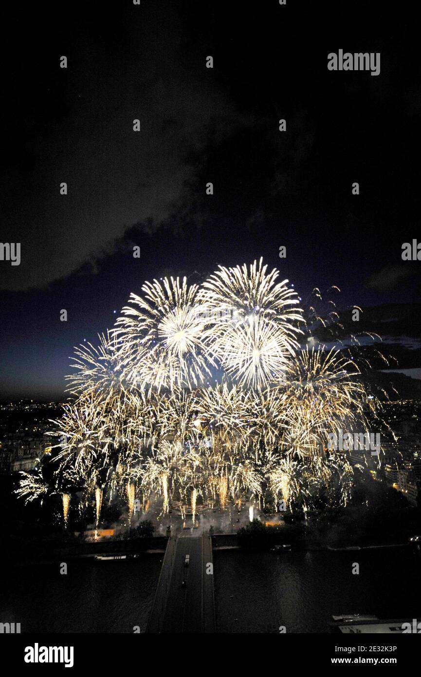 Fireworks pictured from the Eiffel Tower illuminate the Trocadero in ...