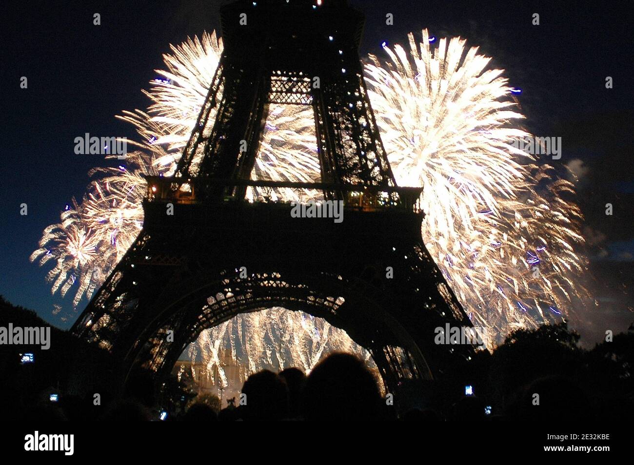 Fireworks pictured from the Eiffel Tower illuminate the Trocadero in ...