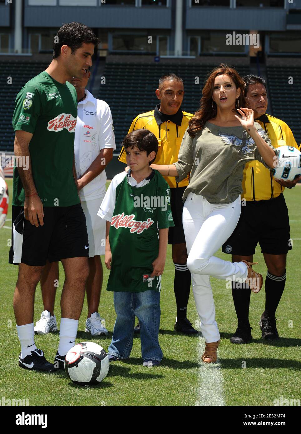 "FC Barcelona Rafael Marquez and Eva Longoria Parker attends the ...