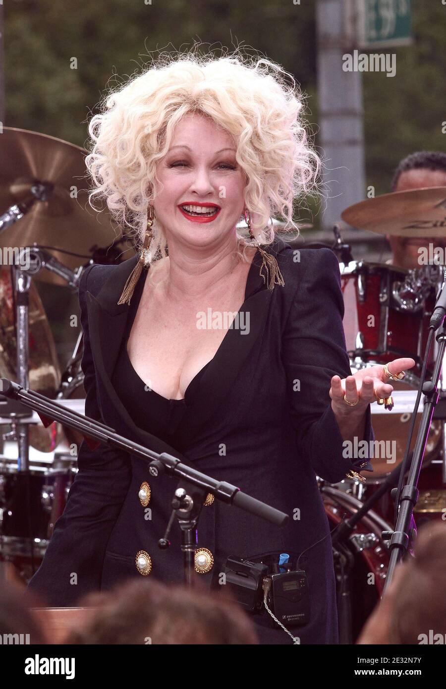 Cyndi Lauper performs on the CBS Early Show on the General Motors Plaza ...