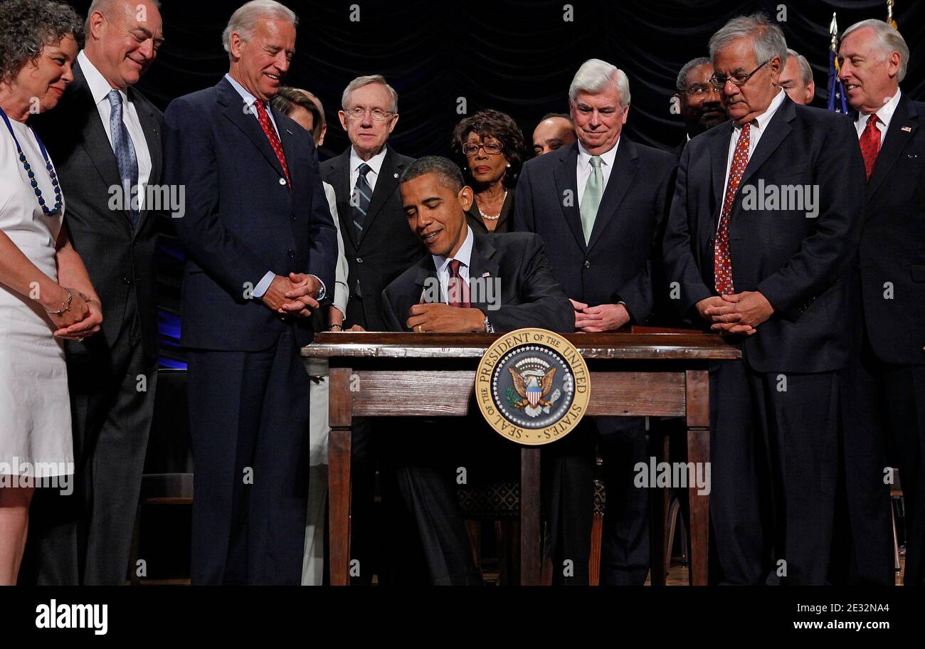 Chris dodd barney frank hi-res stock photography and images - Alamy