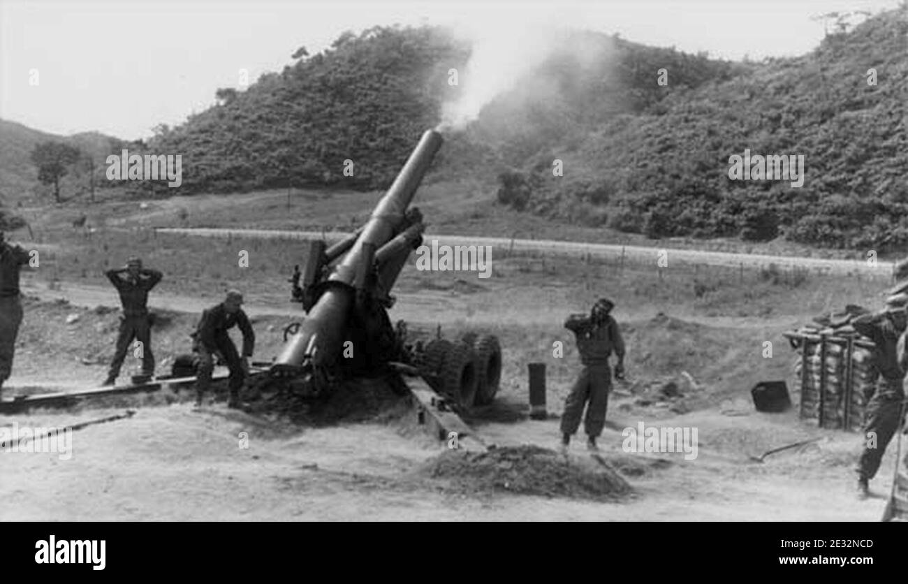 203 mm howitzer Black and White Stock Photos & Images - Alamy