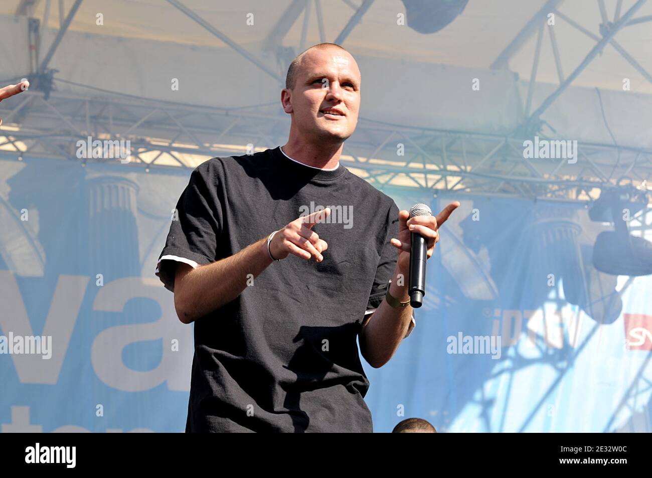 Nouvel R performs live at the City Hall Square during the Fnac ...
