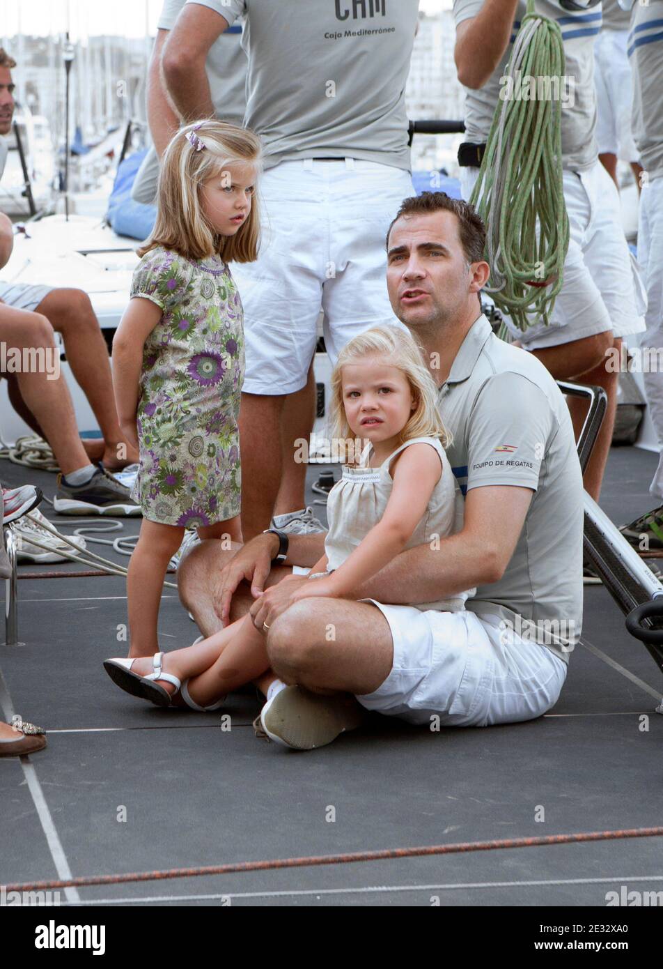 Prince felipe and daughters leonor and sofia hi-res stock photography ...