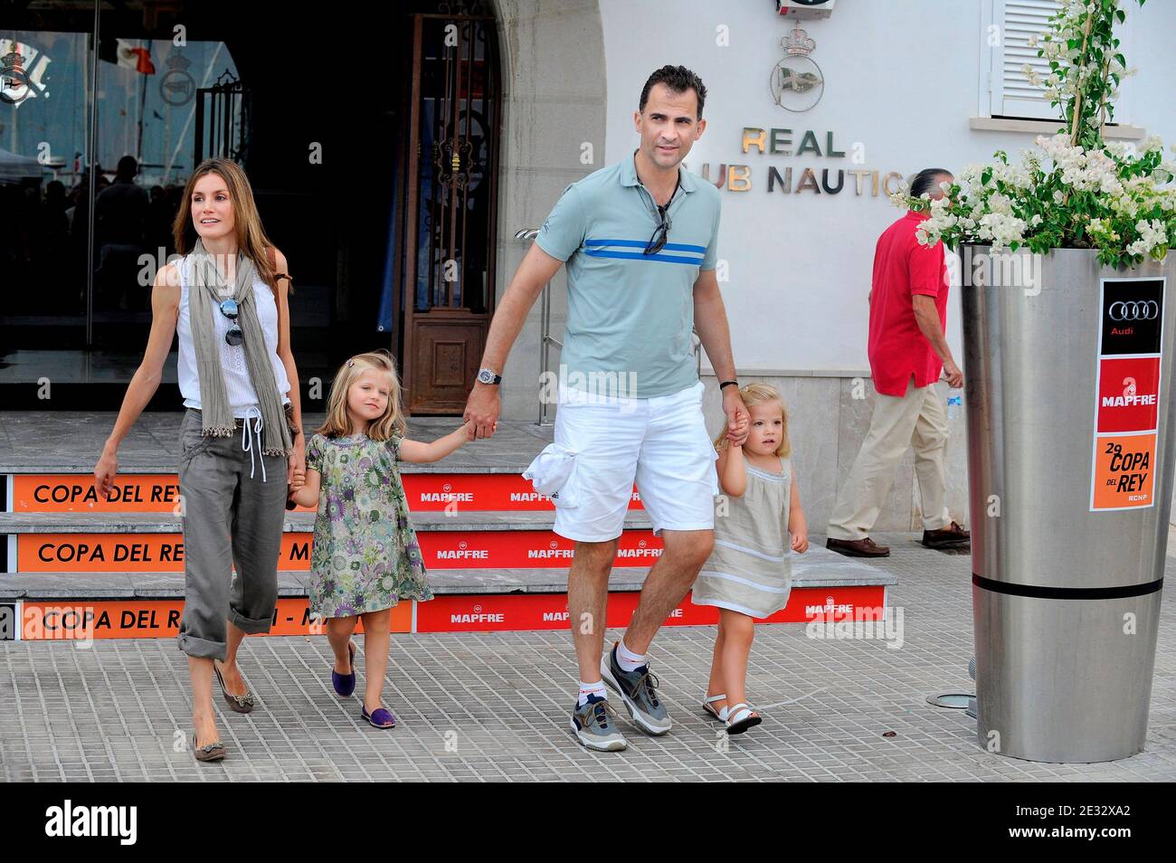 Prince felipe and daughters leonor and sofia hi-res stock photography ...