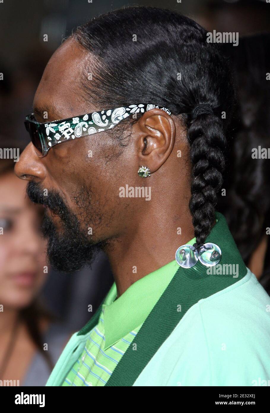 Snoop Dogg arriving for the Los Angeles premiere of 'Takers' held at ...