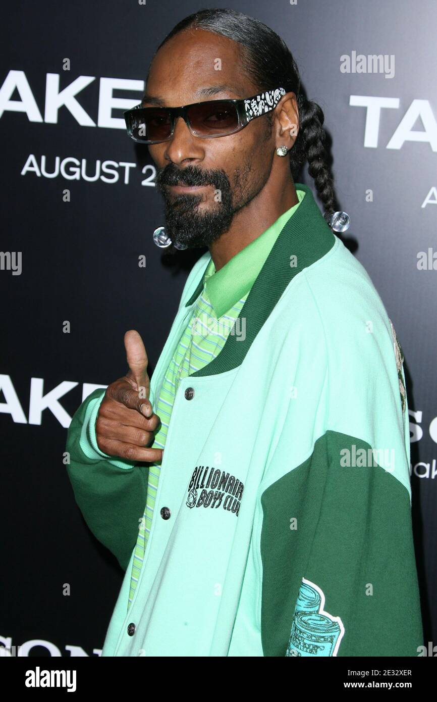 Snoop Dogg arriving for the Los Angeles premiere of 'Takers' held at ...
