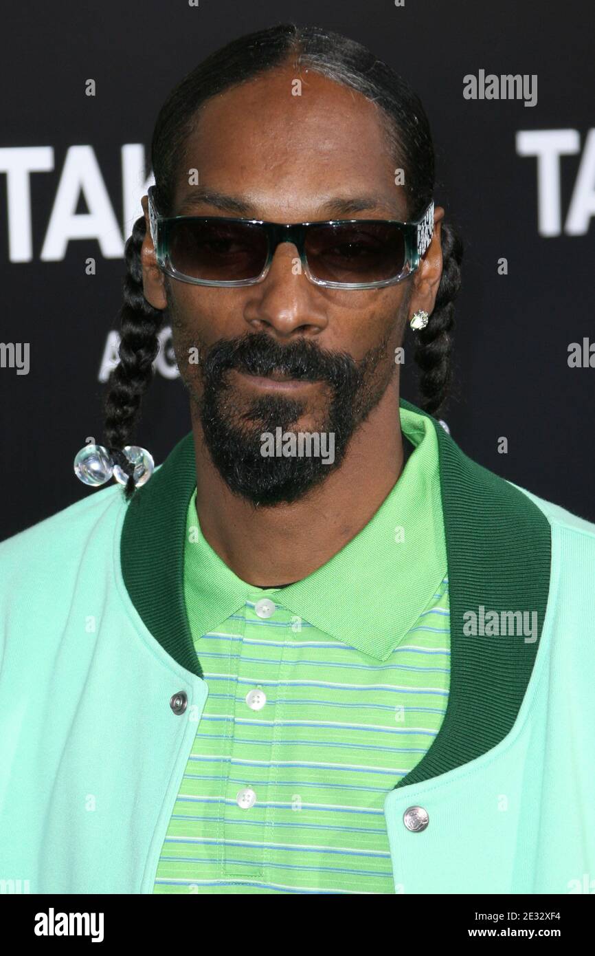 Snoop Dogg arriving for the Los Angeles premiere of 'Takers' held at ...